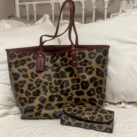 Coach | Bags | Coach City Tote Leopard Print Reversible With Wallet ...